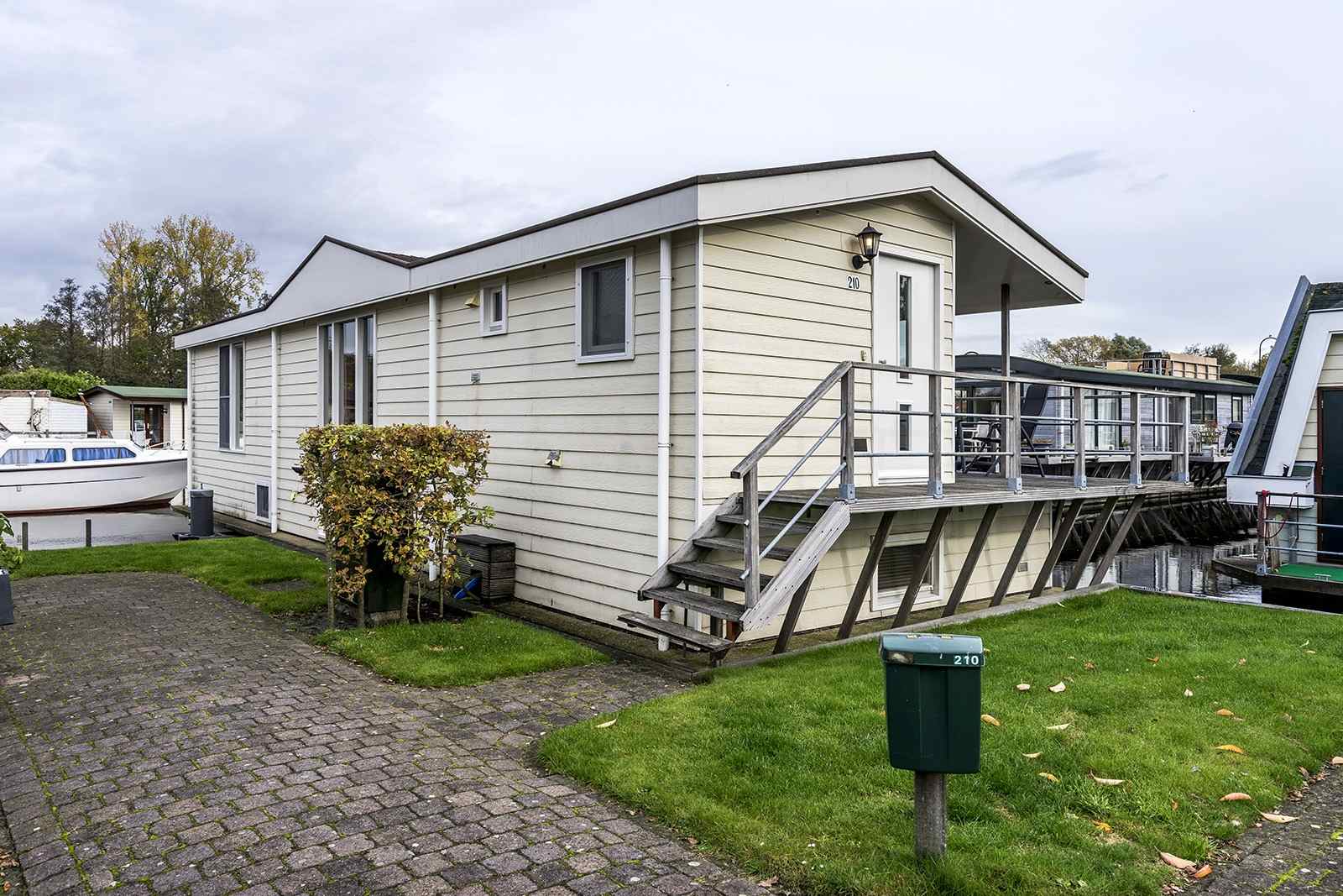 01-3 · Woonboot te Koop · Woonboot Verkopen · Woonboot Makelaar AWN