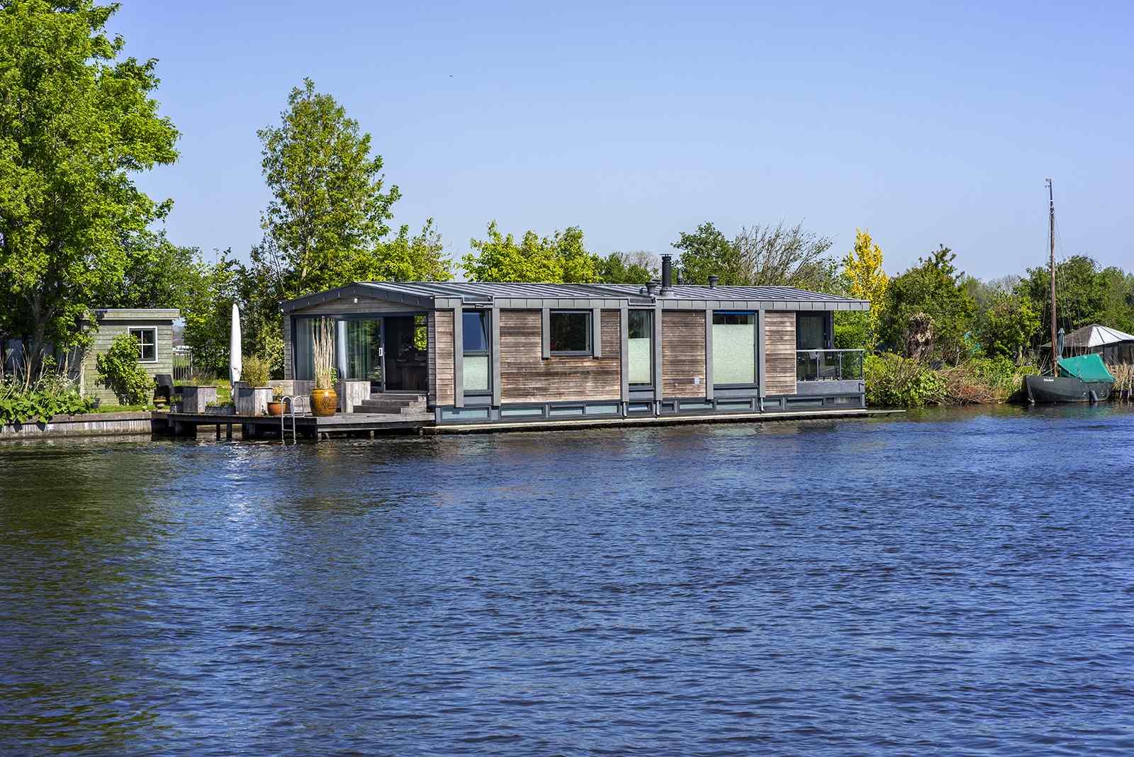 34 · Woonboot te Koop · Woonboot Verkopen · Woonboot Makelaar AWN