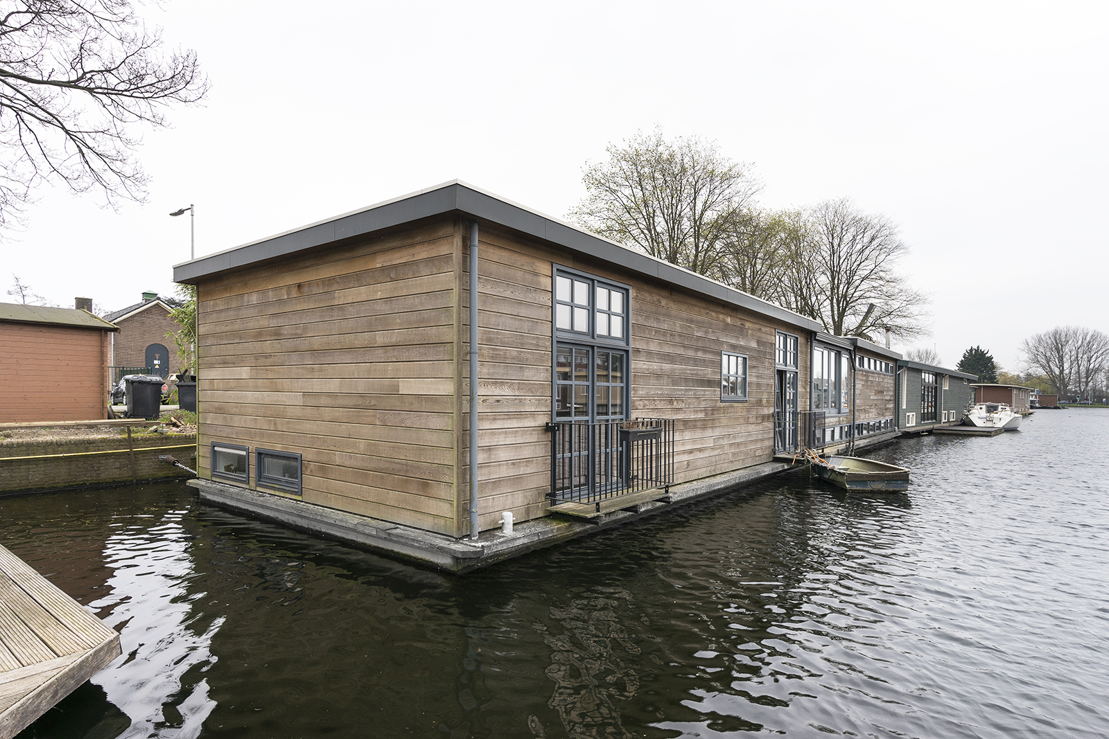 01 · Woonboot te Koop · Woonboot Verkopen · Woonboot Makelaar AWN