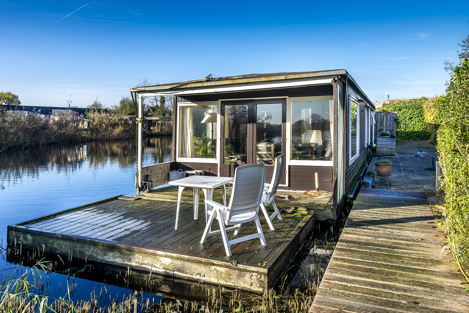 01 · Woonboot te Koop · Woonboot Verkopen · Woonboot Makelaar AWN