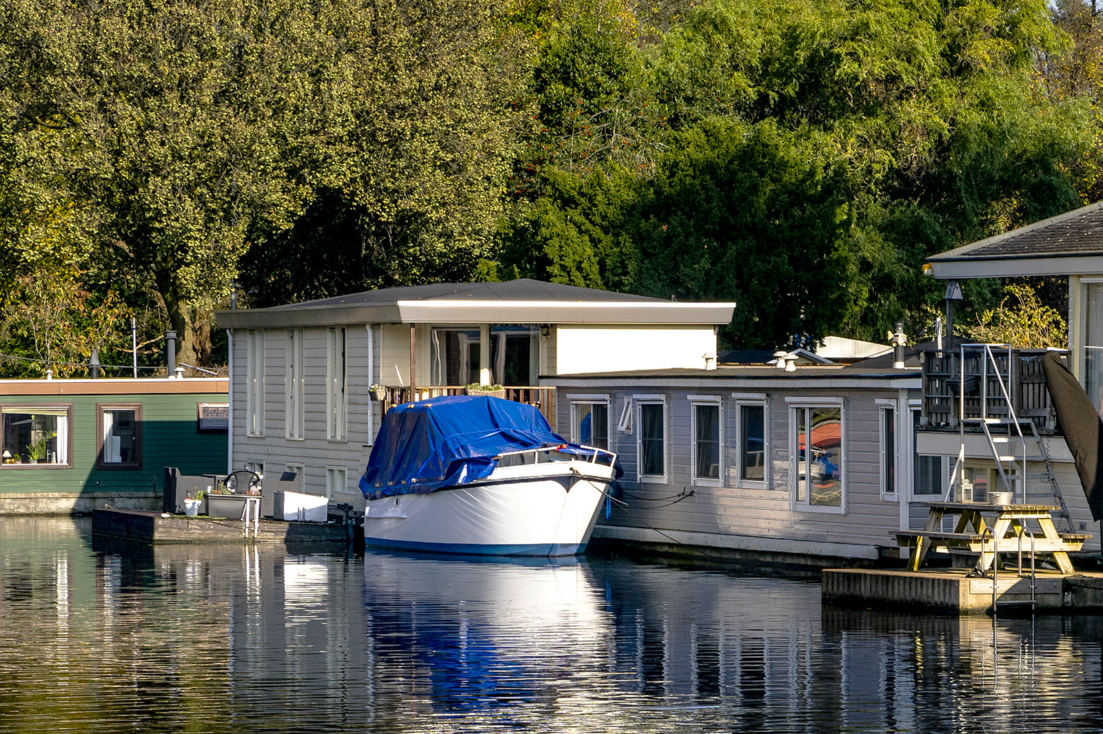 01 · Woonboot te Koop · Woonboot Verkopen · Woonboot Makelaar AWN