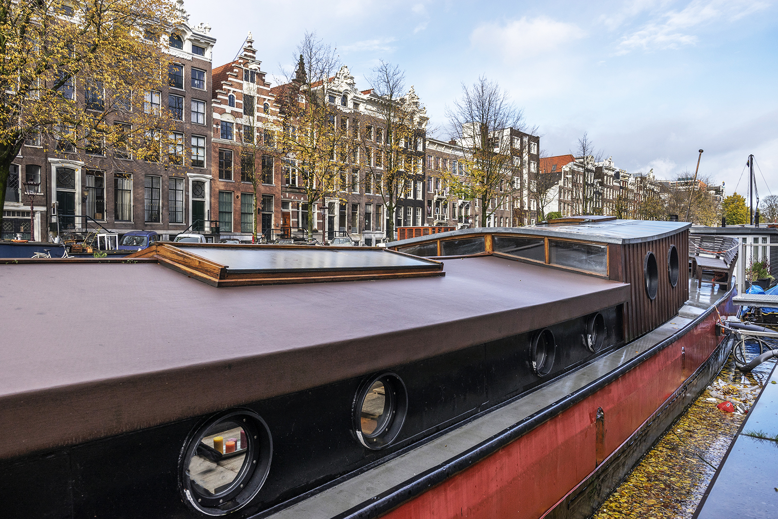 06 · Woonboot te Koop · Woonboot Verkopen · Woonboot Makelaar AWN