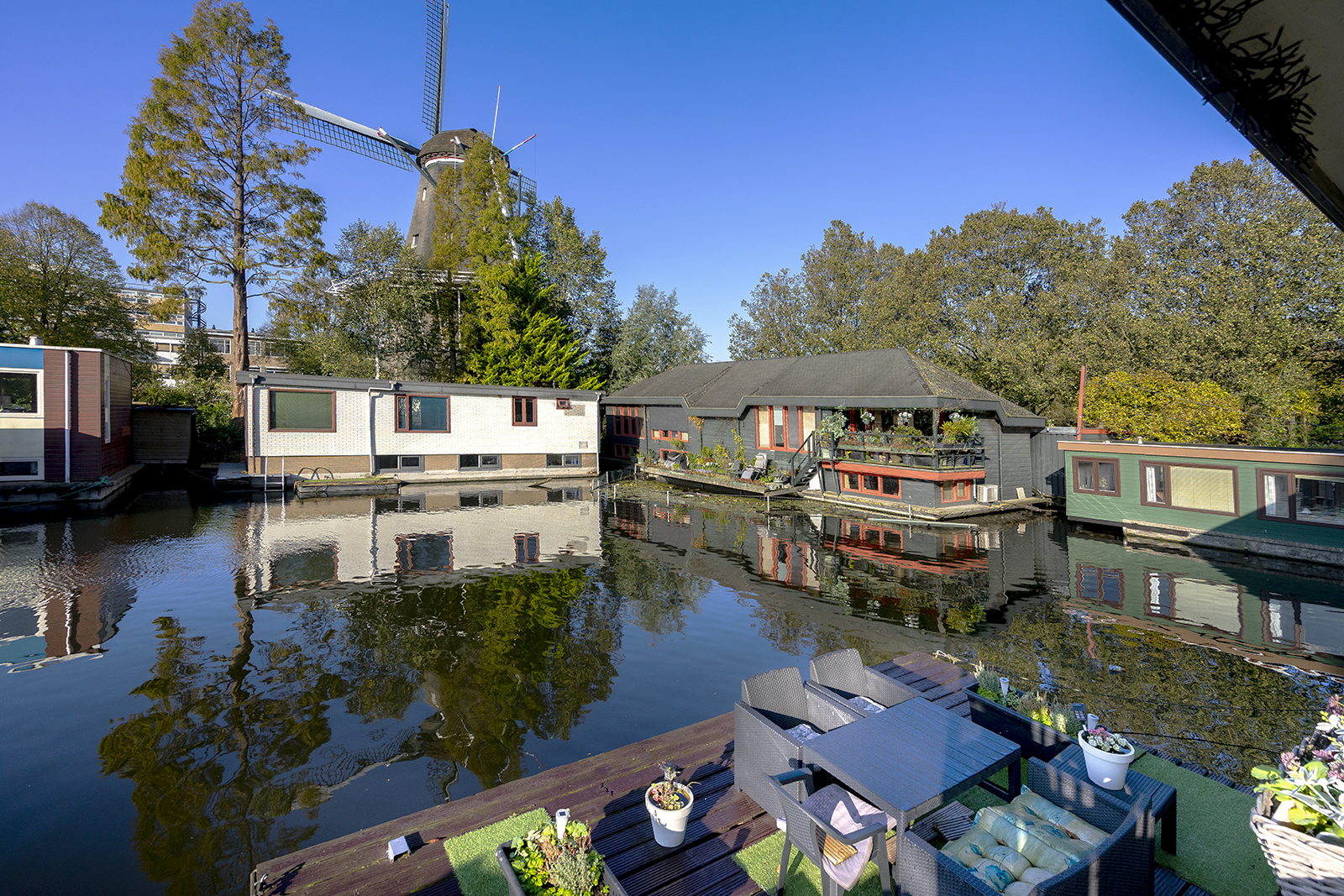 12 · Woonboot te Koop · Woonboot Verkopen · Woonboot Makelaar AWN