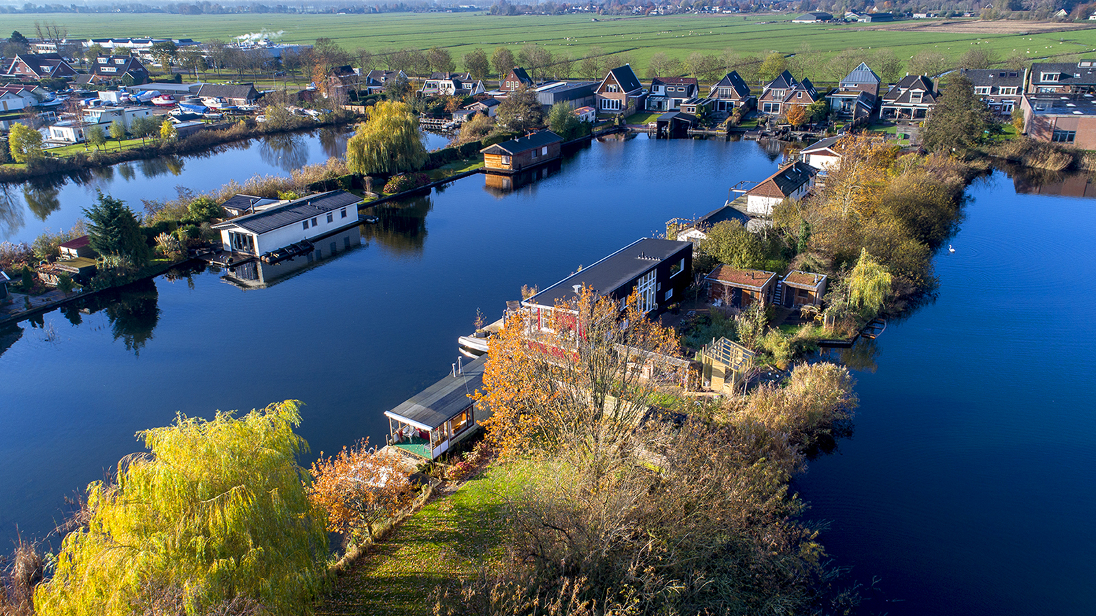 40 · Woonboot te Koop · Woonboot Verkopen · Woonboot Makelaar AWN