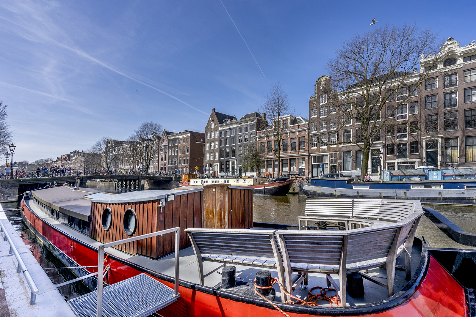 a · Woonboot te Koop · Woonboot Verkopen · Woonboot Makelaar AWN