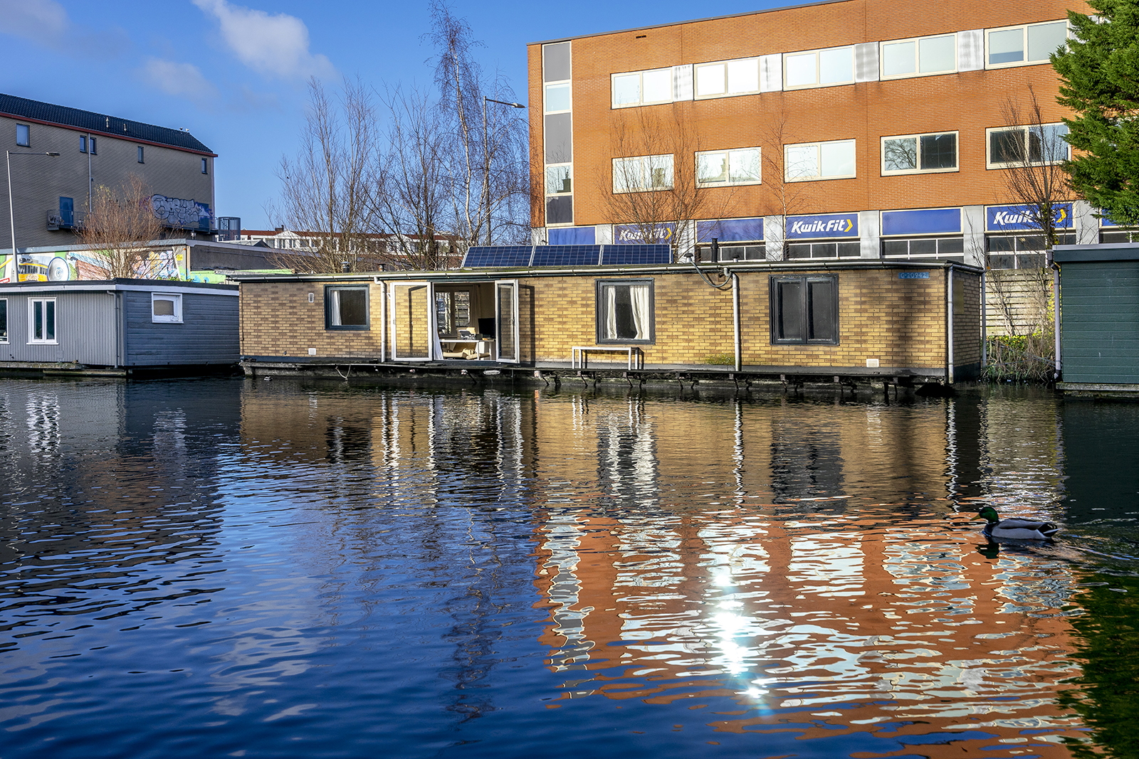 04 · Woonboot te Koop · Woonboot Verkopen · Woonboot Makelaar AWN