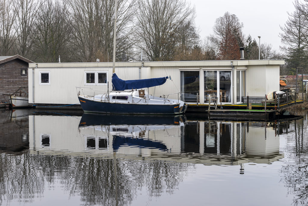 01 · Woonboot te Koop · Woonboot Verkopen · Woonboot Makelaar AWN