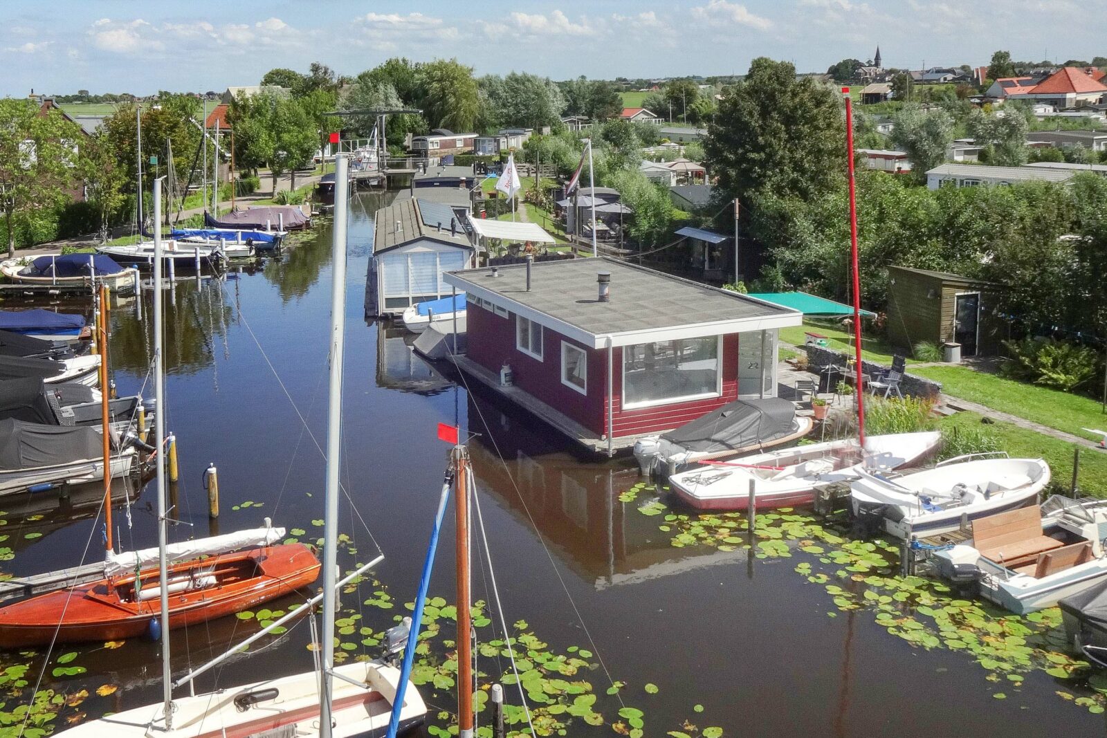 Woonboot te Koop · Woonboot Verkopen · Woonboot Makelaar AWN