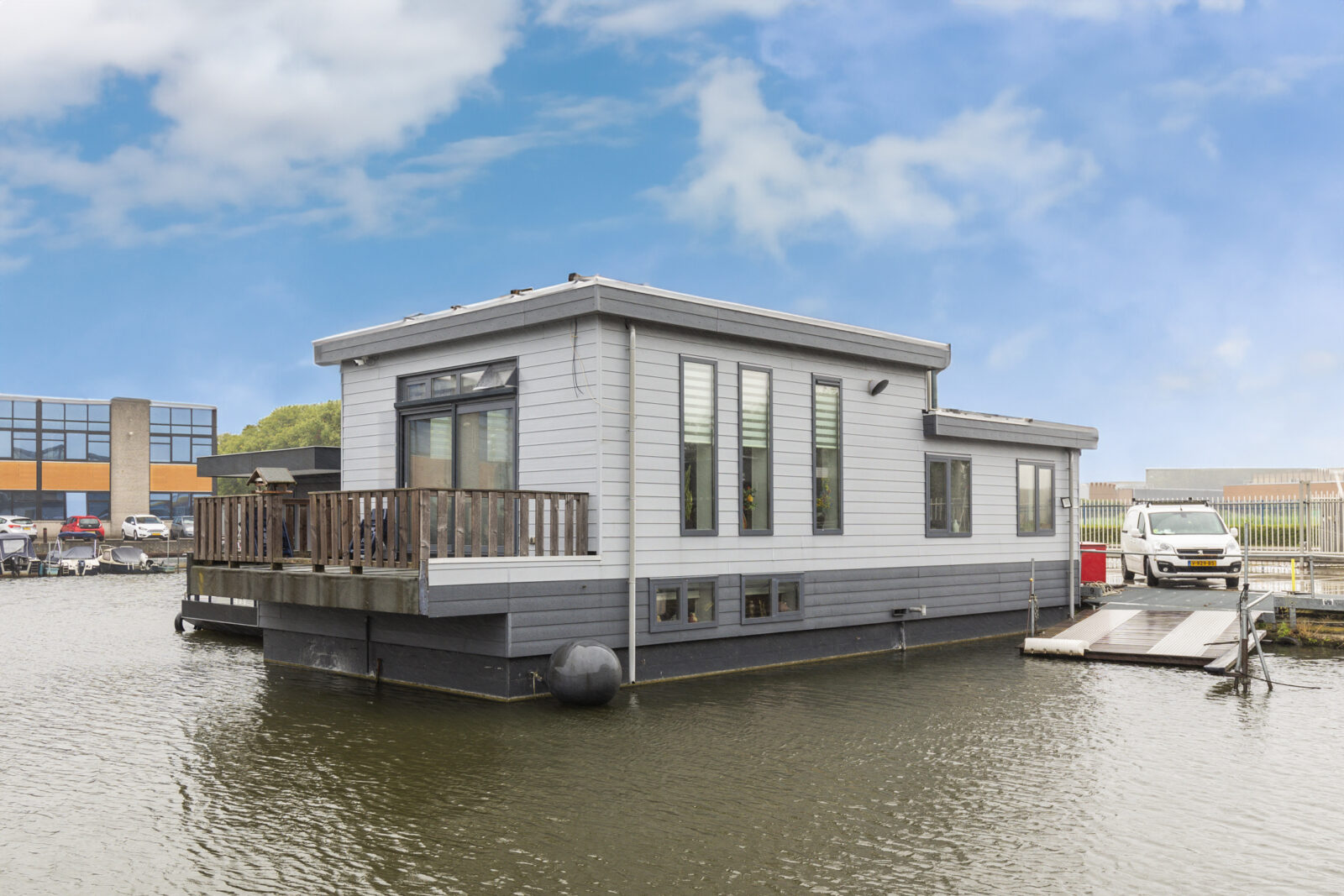 Woonboot te Koop · Woonboot Verkopen · Woonboot Makelaar AWN